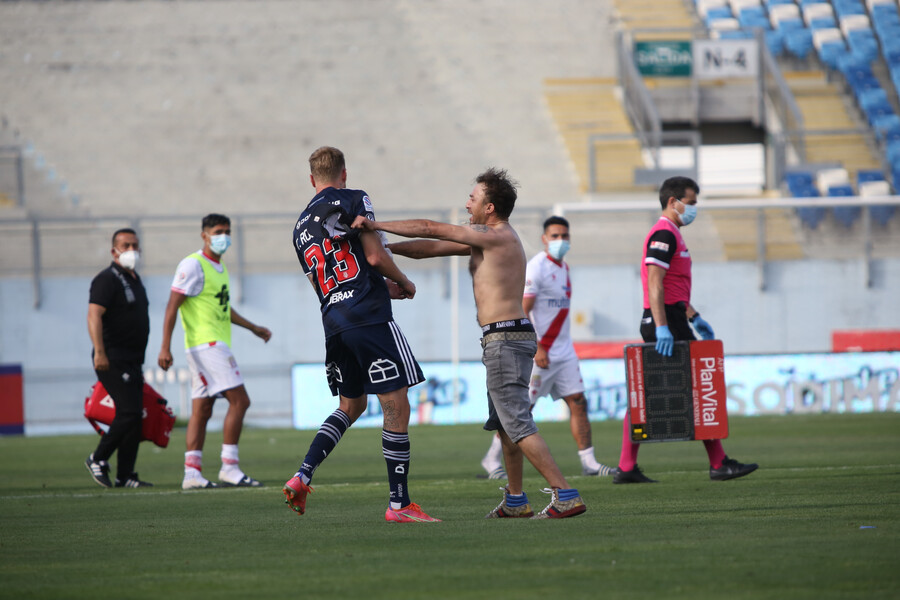 Pablo Aránguiz y Thomas Rodríguez fueron agredidos por hinchas tras ...