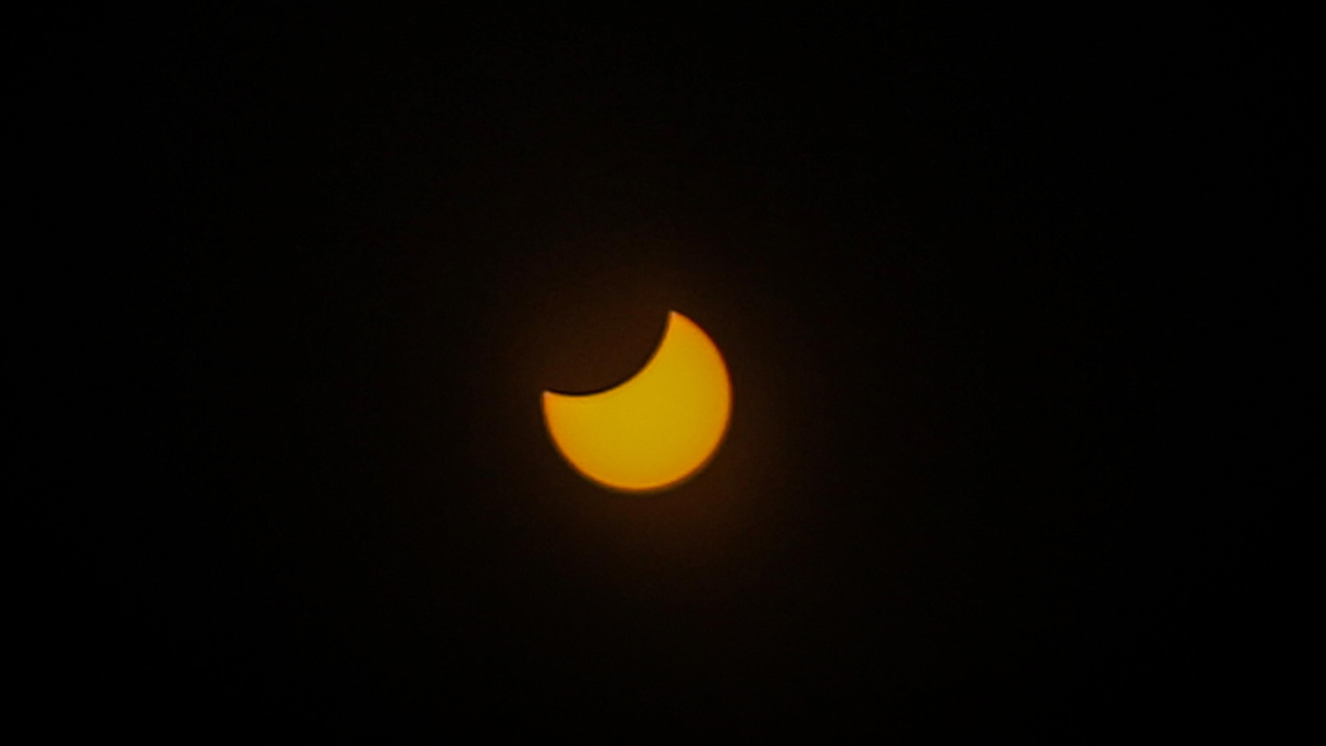 Eclipse solar parcial 2025: A qué hora y dónde verlo en vivo desde Chile