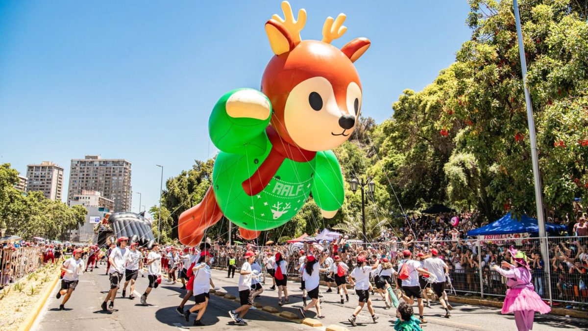 Renito Ralf emocionó en su debut en Paris Parade 2025: Lo vieron más de ...