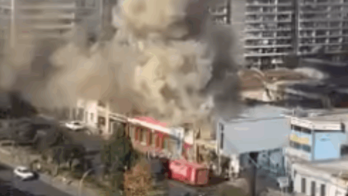 VIDEO | Incendio afectó a local comercial en Estación Central