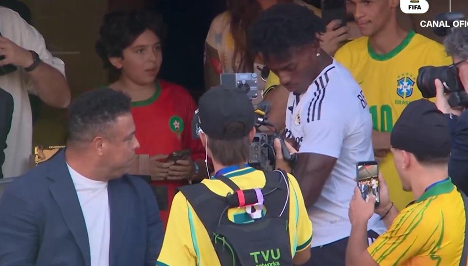 ¿Para mostrarle su físico? Speed se acercó a Ronaldo en pleno partido ...