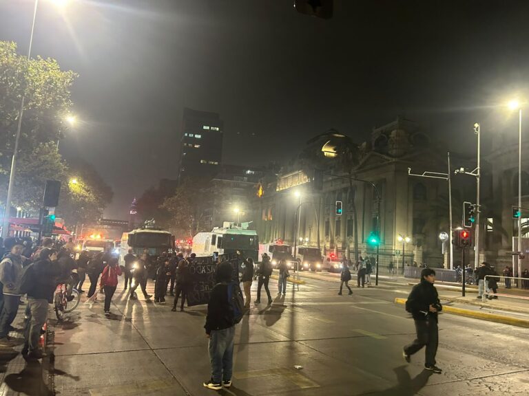 Marcha contra el Gobierno se toma la Alameda: Revisa los cortes y desvíos