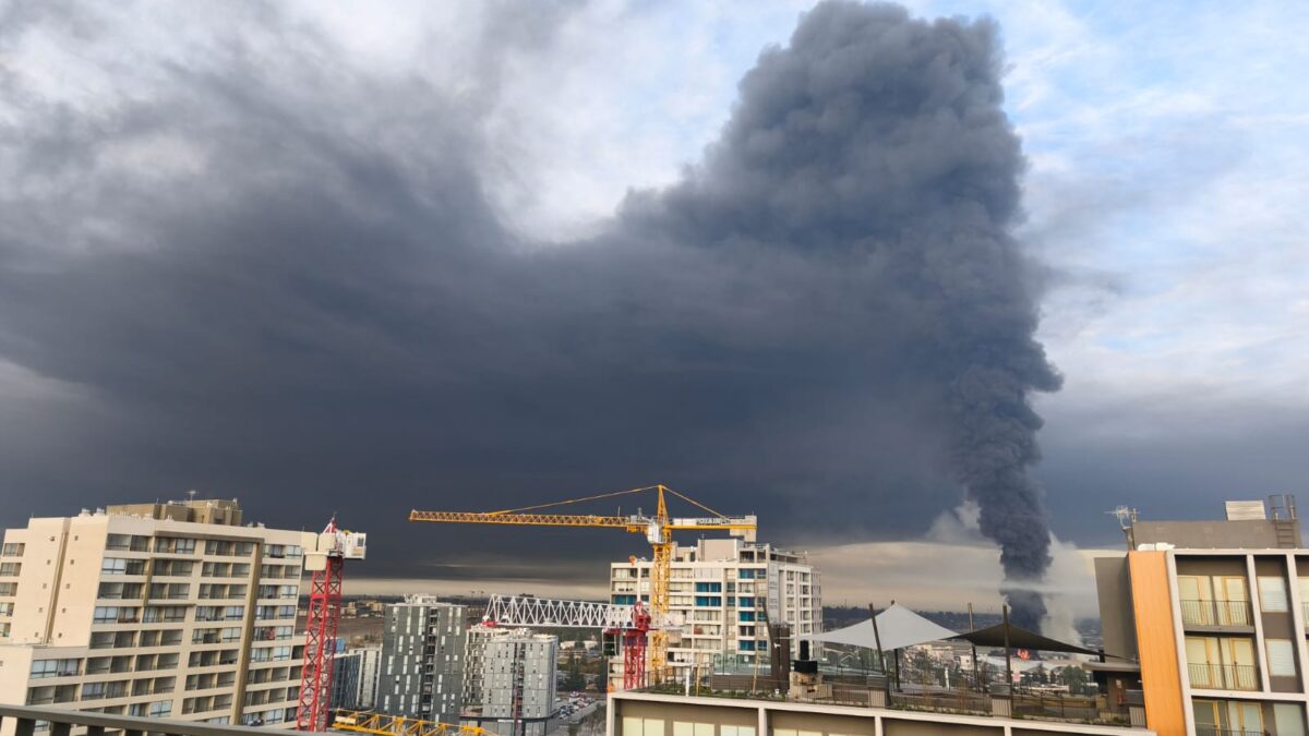 Emergencia en Cerrillos: Incendio en acopio de neumáticos obliga a ...